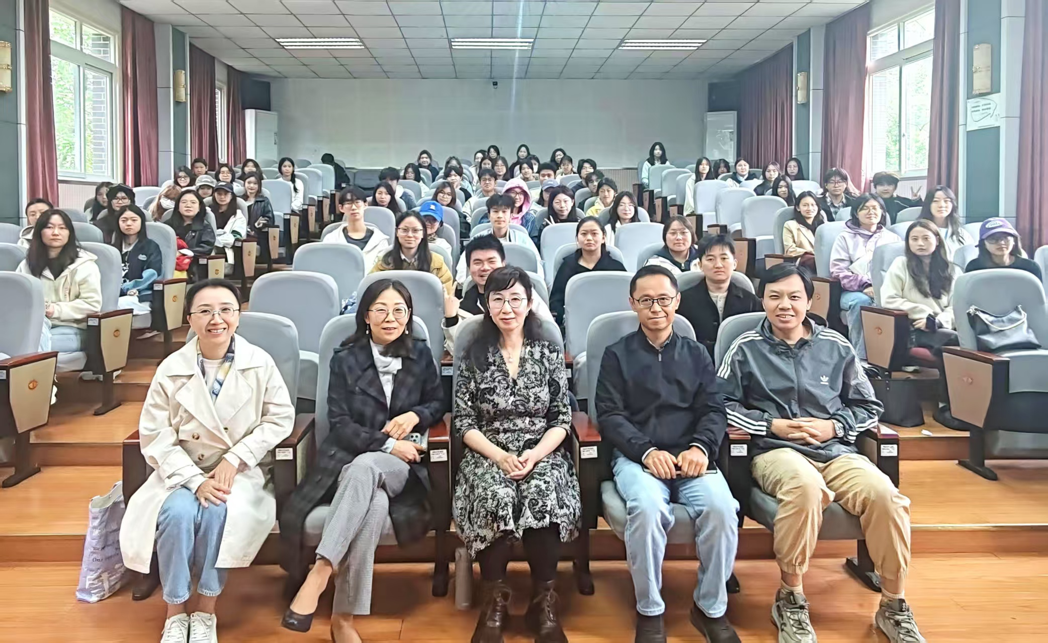 讲座回顾|“在路上”：溯源公路影像，探寻文化反叛-新闻传媒学院